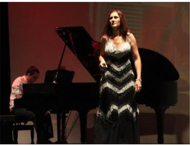Gabriela Castillo, Valencia, España